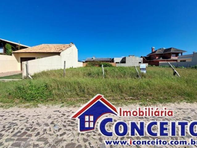 T210 Ótimo terreno a 50 metros do mar localizado no Balneário Presidente