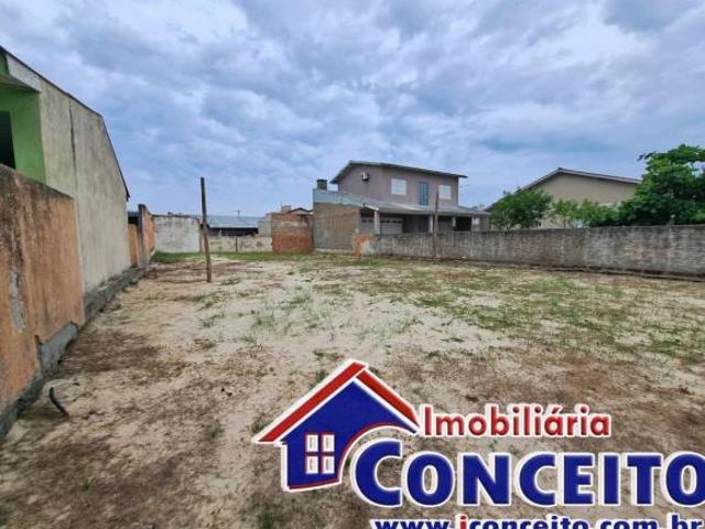 T252 Excelente terreno em ótima localização a 100 metros do mar