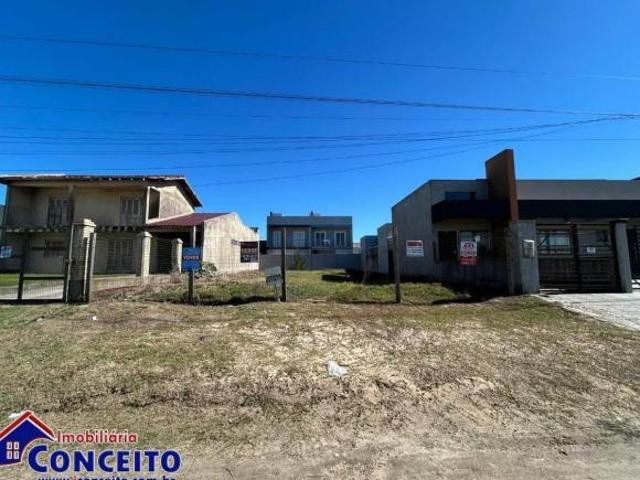 T96 Excelente terreno com área de 300 m² a apenas 50 metros do mar