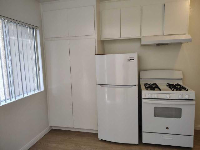 T and R Properties II 1 Bedroom Apartment for Rent at 7521 7521 & 7528 Canby Ave Los Angeles, CA 91335 Reseda