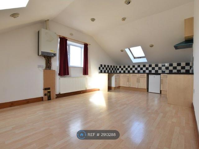 T L House, Luton LU1, 2 bed flat to rent, £1,250 pcm | PrimeLocation