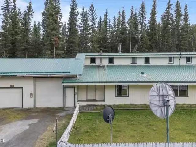 t R T 2ND STREET, GLENNALLEN, AK 99588 Single Family Residence.