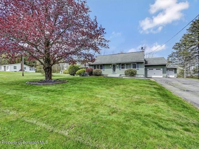 T 342 Center St, Moscow, PA 18444