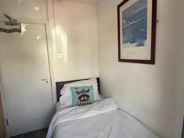 Tamworth Lane, Mitcham CR4, Room to rent, £650 pcm | PrimeLocation