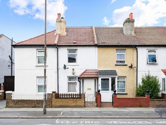 Tamworth Lane, Mitcham CR4, 2 bed terraced house to rent, £1,800 pcm | PrimeLocation