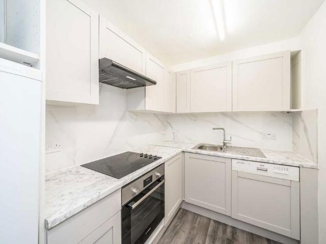 Tamworth Lane, Mitcham CR4 4 bed house to rent £2,400 pcm £554 pw