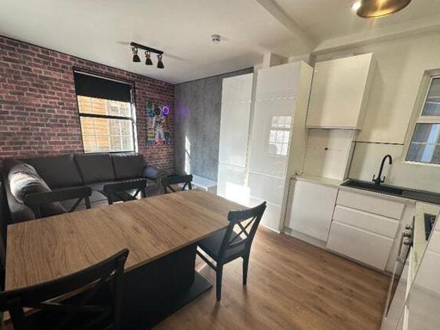 Tamworth Street, London, 6 Bedroom Flat