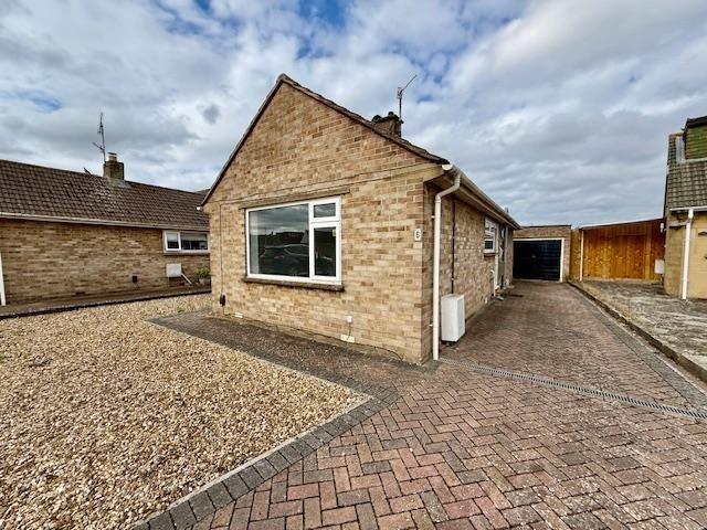 Tamar Close, Green Meadow, Swindon SN25, 3 bed bungalow to rent, £1,450 pcm | PrimeLocation
