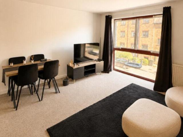 Tamarind Yard, Wapping 2 bed apartment to rent £2,200 pcm £508 pw