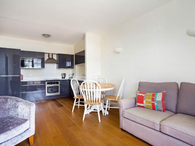 Tamarind Court, Shad Thames SE1, 2 bed flat to rent, £2,850 pcm | PrimeLocation