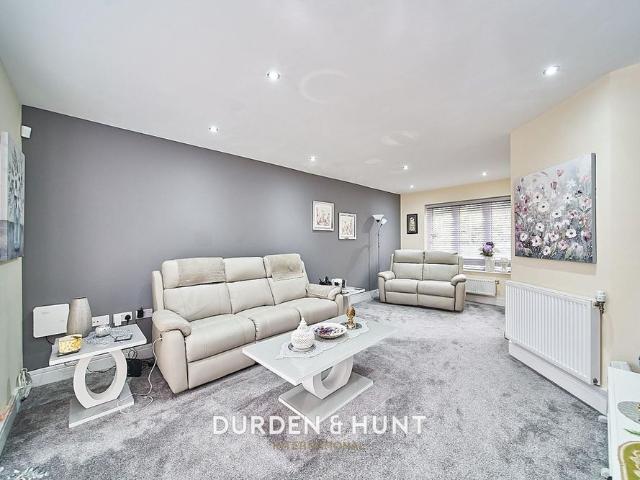 Tamarind Grove, Chigwell, IG7