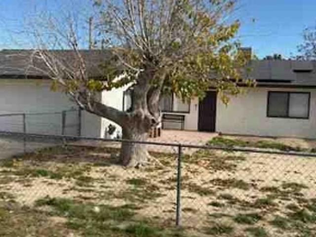 Tamarisk Ave