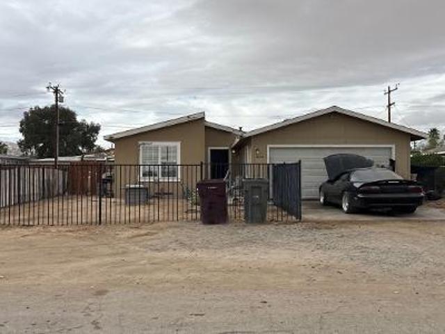 Tamarisk Ave