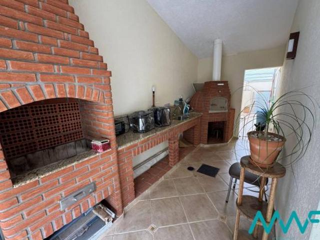 Tamboré 07 — Casa com 3 suítes, Living Integrado e Varanda Gourmet