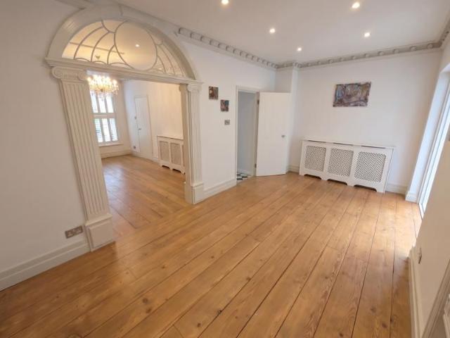 Tamerton Square, Woking, Surrey, GU22
