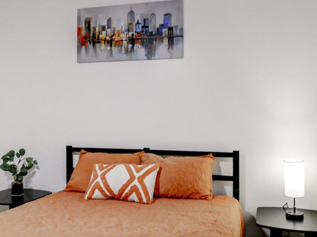 Tampa Apartment with Dining area. Homey & cozy