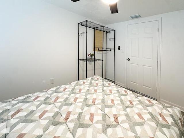Tampa Duplex / Multiplex with Dining area. Homey & cozy