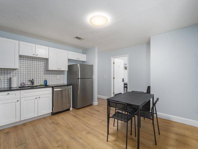 Tampa Duplex Multiplex with Workspace. Cozy & new