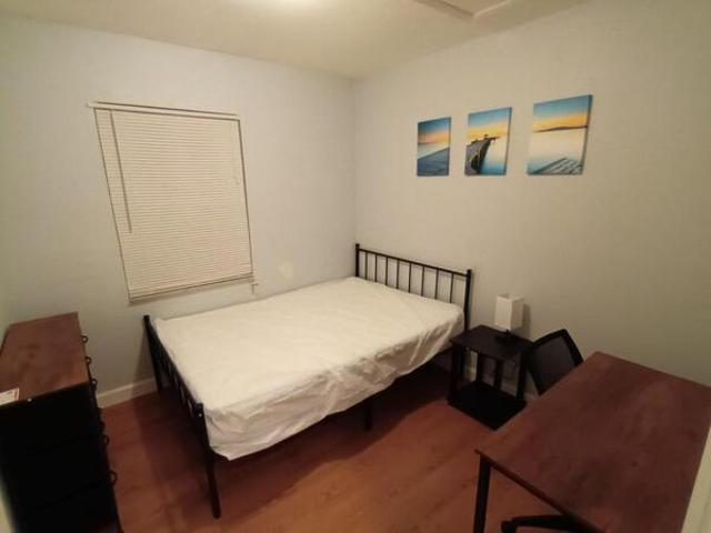 Tampa Duplex / Multiplex with Workspace. Cozy & newly renovated