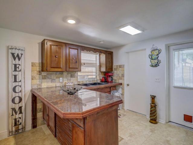 ️ Tampa Home w ️ Pool & Spacious Patio to Relax