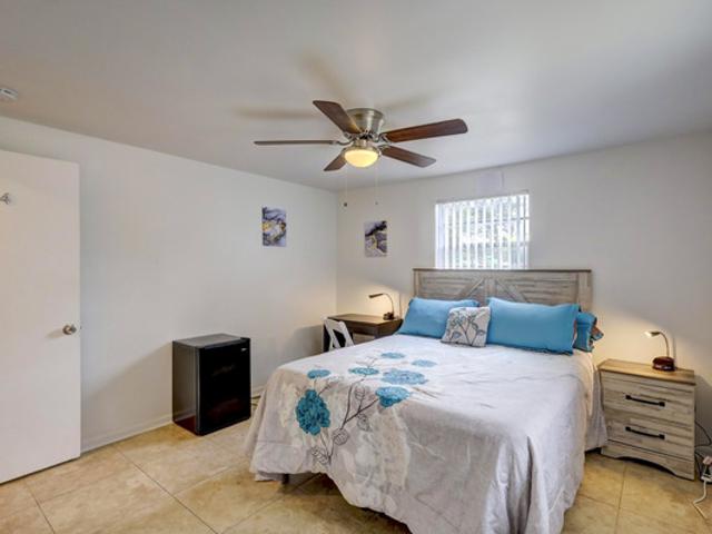 Tampa Home w/ Pool & Spacious Patio to Relax after Work! Close to downtown Tampa