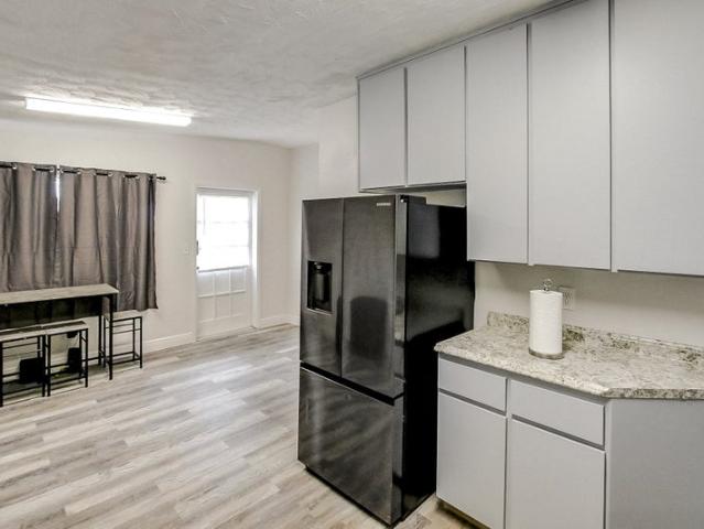 Tampa Home with great porch coffee area and bird w