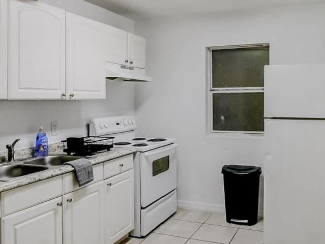 Tampa House with Dining area. Newlyrenovated & bea
