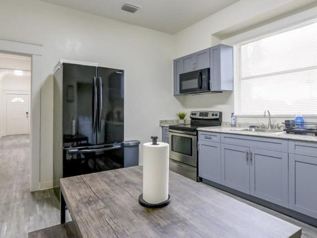 Tampa House with Dining area. Newlyrenovated & com