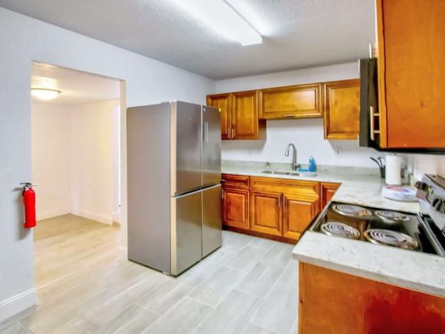 Tampa House with Dining area. Homey & comfy