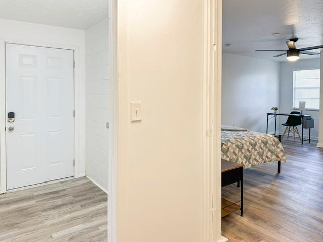 Tampa House with Dining area. Spacious & homey