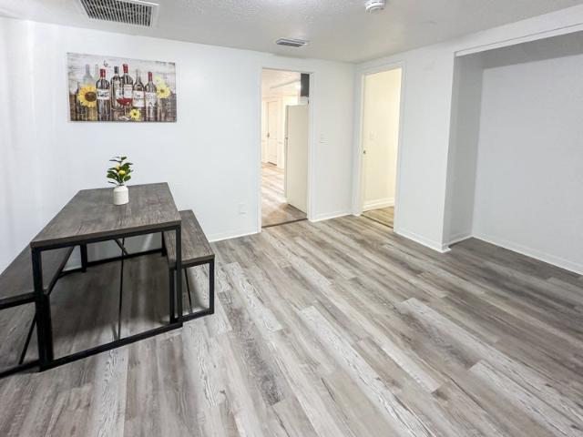 Tampa House with Dining area. Spacious & homey
