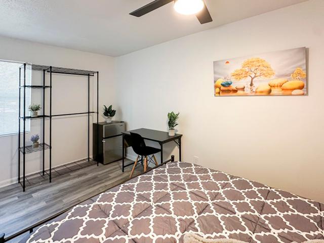 Tampa House with Dining area. Spacious & homey