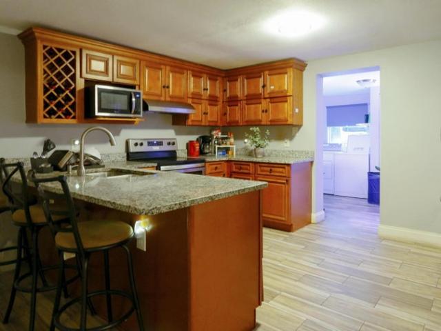 Tampa House with patio garden area, Homey & beauti