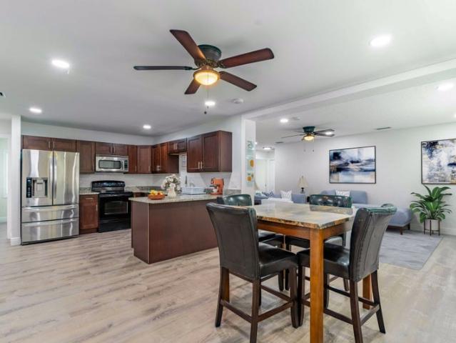 Tampa House with Workspace. Beautiful & newlyrenov