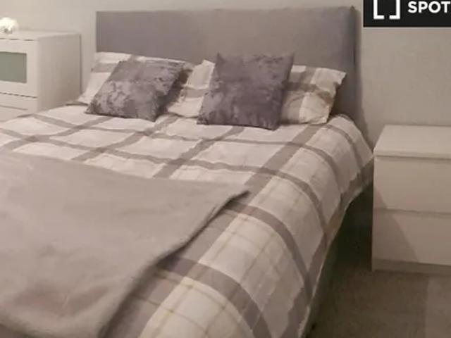 Tantallon Road, Barrachnie, Glasgow, G69 7BA, United Kingdom | Room for rent #44160804 | Rentberry