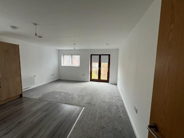 Tantallon Road, Glasgow G41, 2 bed flat to rent, £1,000 pcm | PrimeLocation