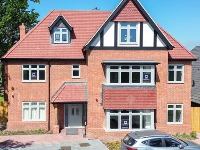 Tanworth Lane, Shirley, B90 4DB, United Kingdom | 3 bed apartment for rent #167491314 | Rentberry
