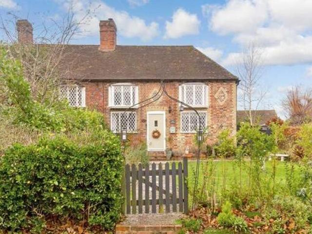 Tanyard Hill, Shorne, 3 Bedroom Cottage