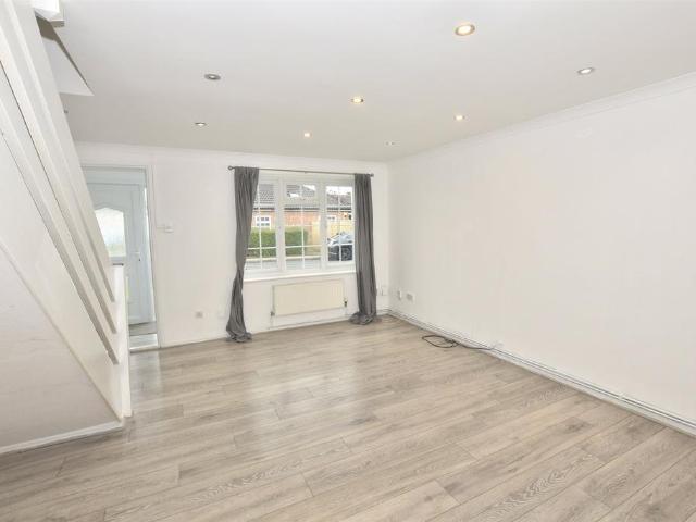 Tanyard Way, Surrey RH6 3 bed end of terrace house to rent £1,900 pcm £438 pw
