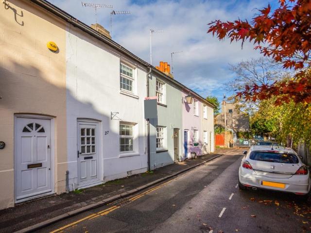 Tangier Lane Eton SL4 2 bed cottage to rent £1,895 pcm £437 pw