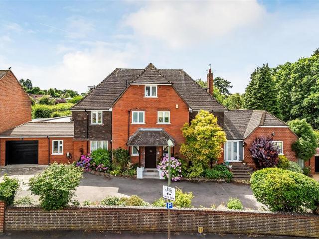 Tangier Road, Guildford GU1 6 bed detached house to rent £6,500 pcm £1,500 pw