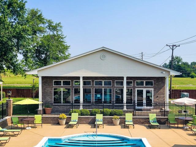 Tanglewood Apartments 2 Bedroom Apartment for Rent at 500 Bermuda Ln, Louisville, KY 40213 Edgewood