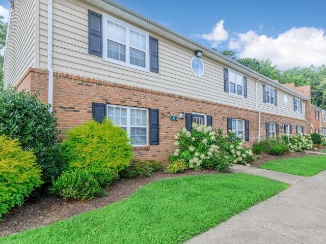 TANGLEWOOD APARTMENTS 2 Bedroom Apartment for Rent at 1640 Johnson Rd, Petersburg, VA 23805