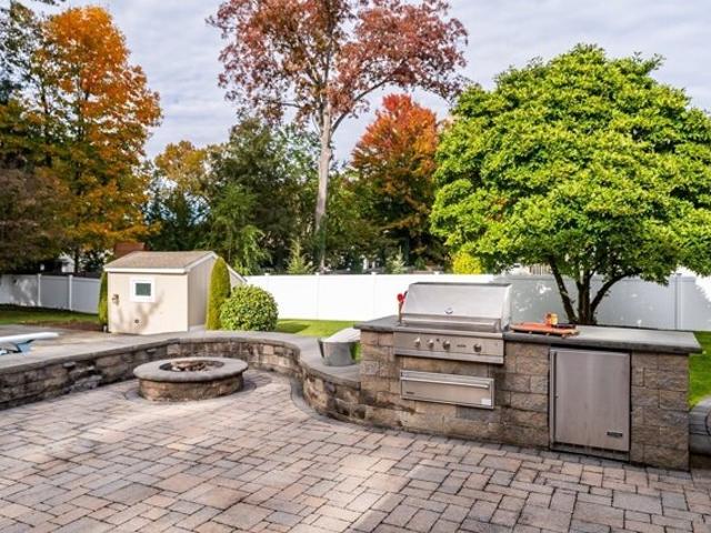 Tanglewood Dr, Longmeadow, Home For Sale