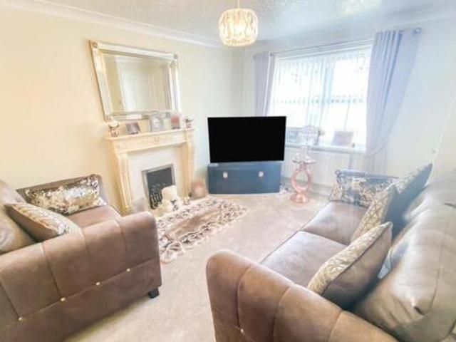 Tanglewood, Leeds, 3 Bedroom Detached