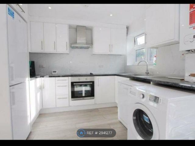 Tangmere Gardens, Northolt UB5, 3 bed flat to rent, £2,350 pcm | PrimeLocation