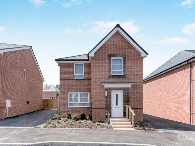 Tangmere Road, Hailsham 4 bed detached house to rent £1,950 pcm £450 pw