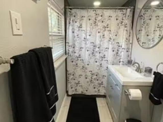 Tanita Gilbert, 1331 Lansford Ave, Oak Cliff 1 Bedroom 1 B.