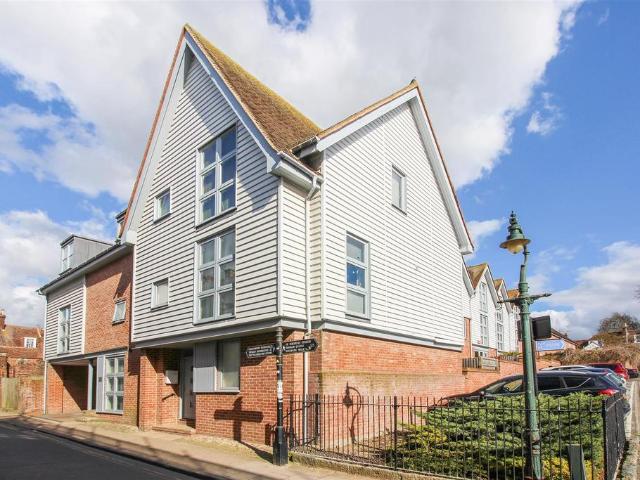 Tannery Mews, Stour Street. 1 bed flat to rent £1,050 pcm £242 pw