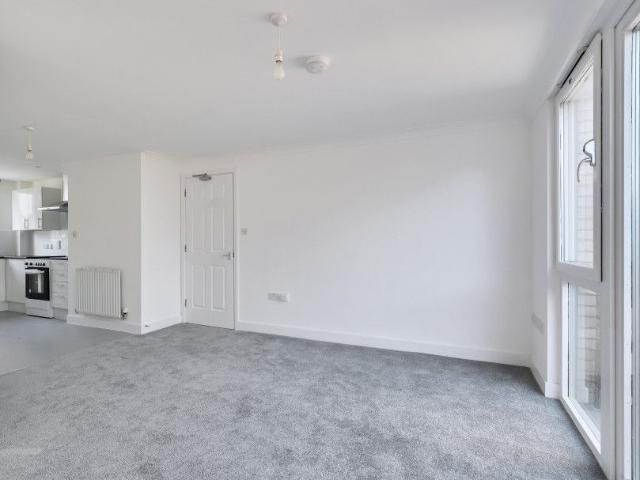 Tanner St, Barking IG11, 2 bed flat to rent, £1,000 pcm | PrimeLocation